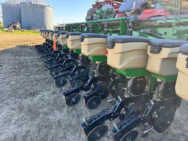 GP 3P4025AH 12R36″-38″ Planter – MyFarmAds.com
