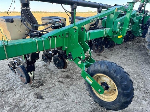 GP 3P4025AH 12R36″-38″ Planter – MyFarmAds.com